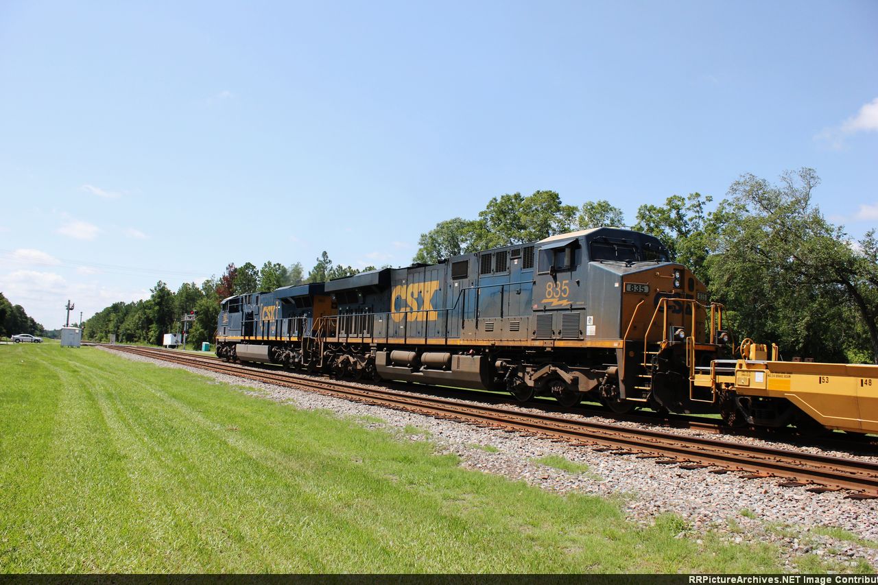 CSX 835